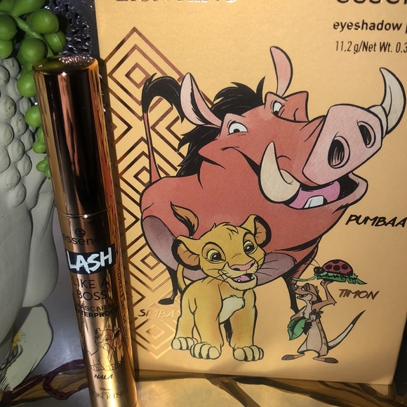 Disney | Makeup | Disney Lion King Collectible Eyeshadow Palette Pumbaa ...